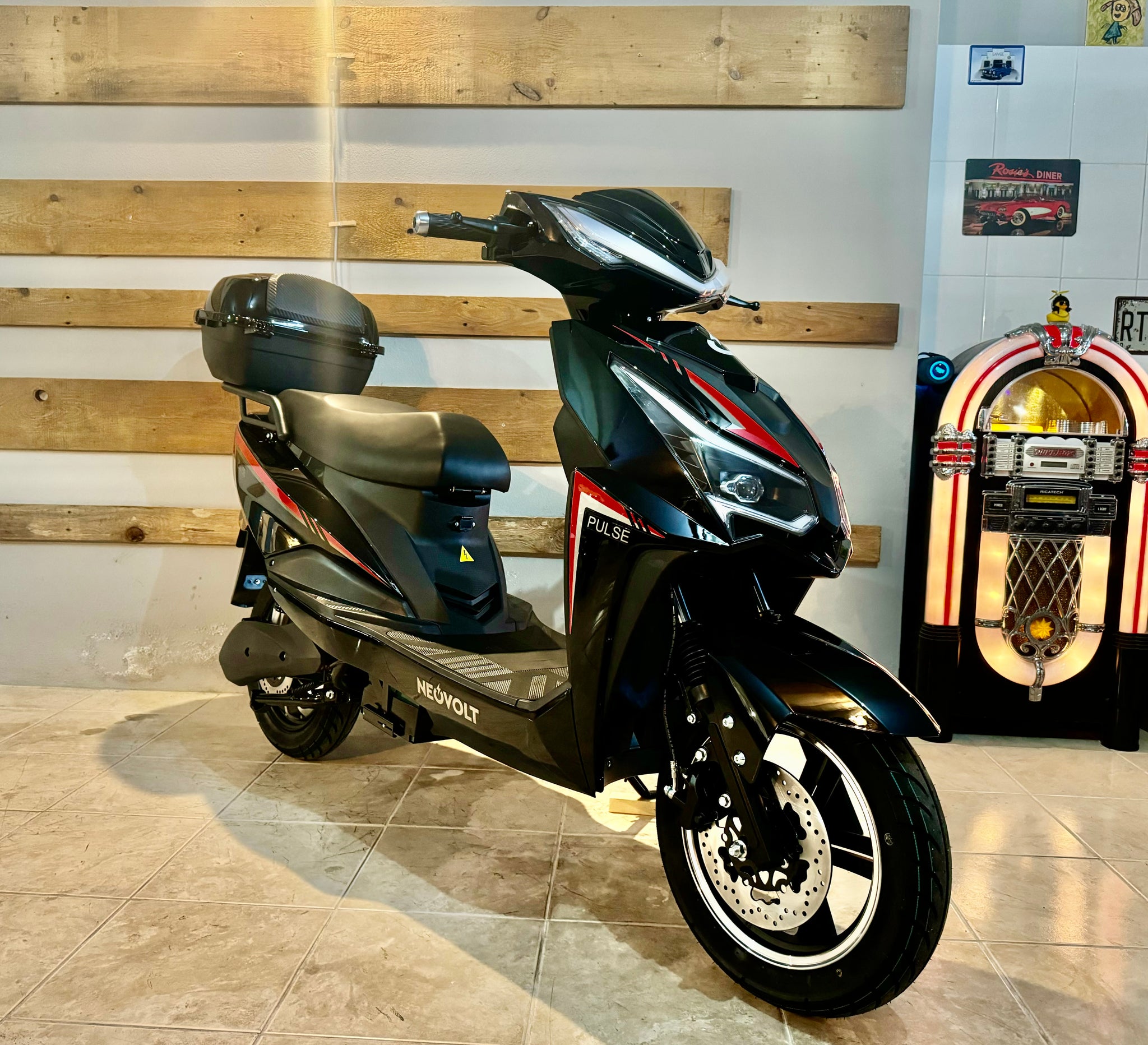 Scooter Elétrica NeoVolt Pulse Black – Porto Crazy Garage